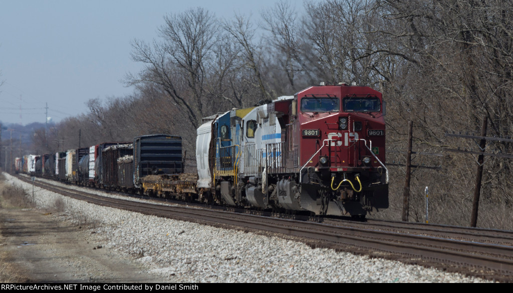 CP 9801 leads CSX Q501.